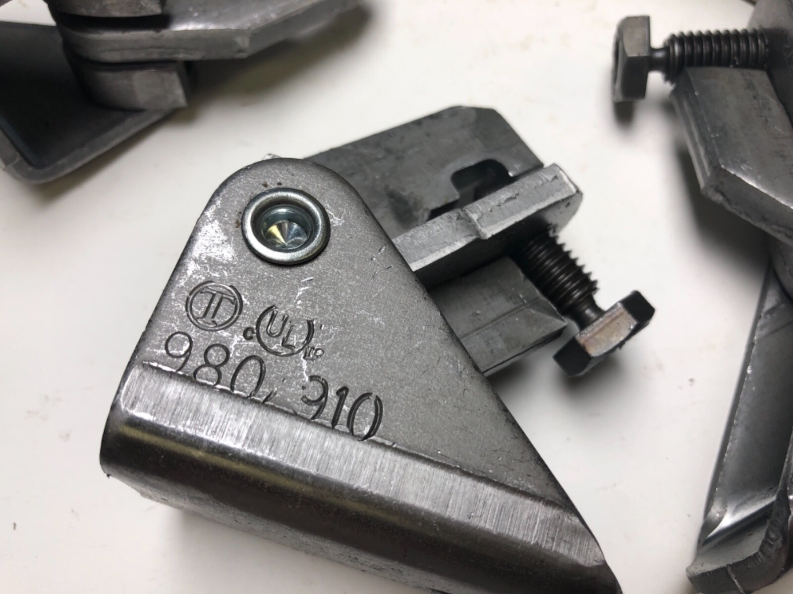 Cooper B-Line 1/2" Universal Swivel Sway Brace Attachment 980/910 4L ...