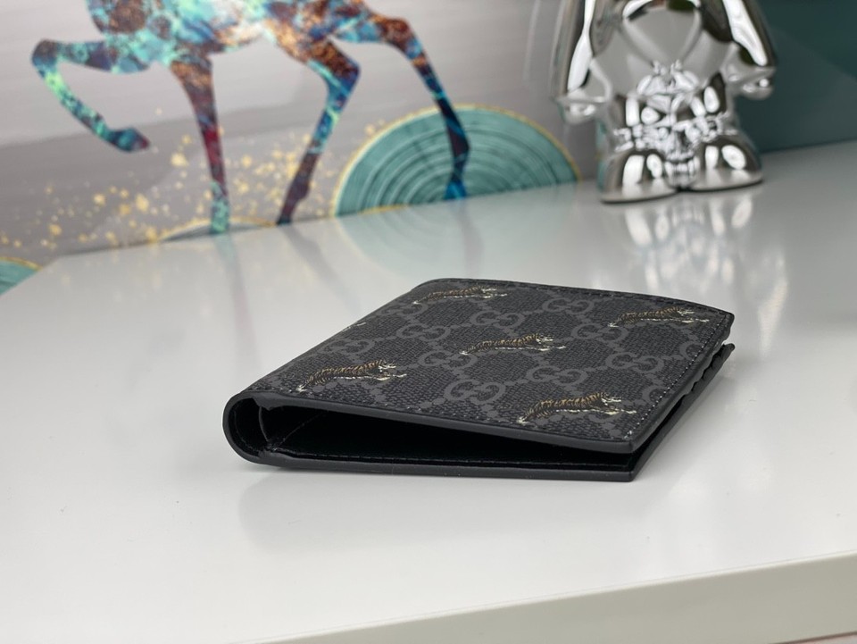 Gucci black bi-fold wallet with small tiger logo. | eBay
