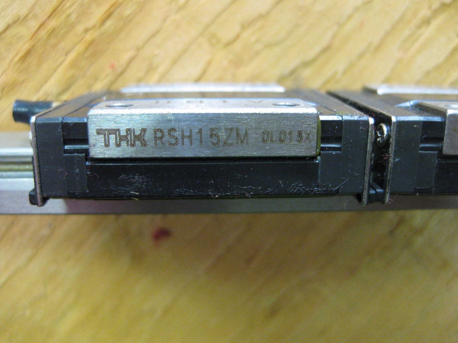 THK RSH15ZM Linear Rail 42" 1065MM 15mm Wide 2 Carriages Blocks | eBay