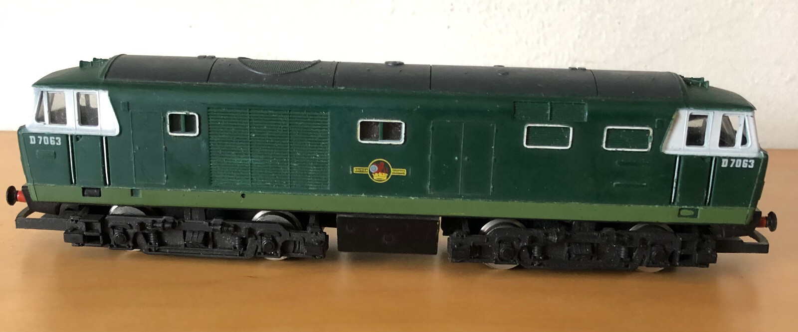 Hornby Diesel Locomotive British Railways Green Livery No D7063 Tested ...