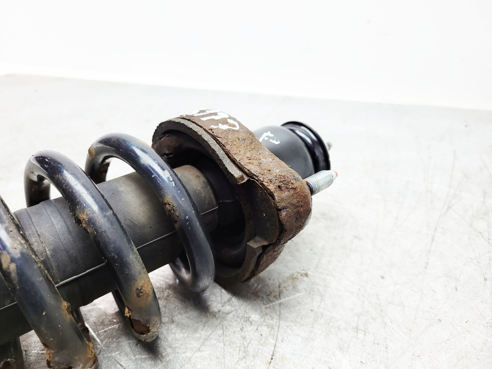 Mitsubishi Outlander Mk3 PHEV Rear Shock Absorber Left or Right ...