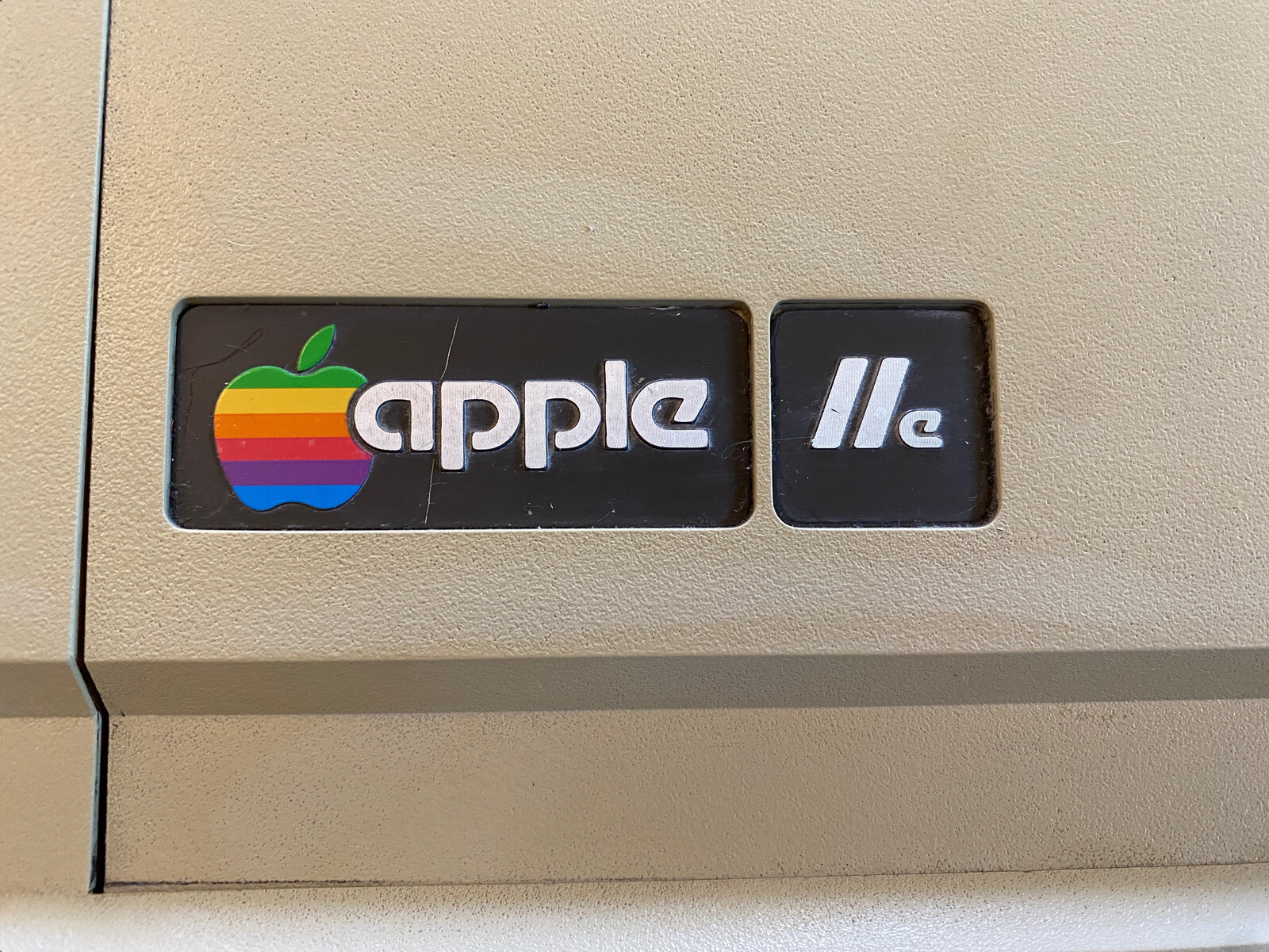 Apple IIe A2S2064 Vintage Personal Computer Apple 2e Powers Up | eBay