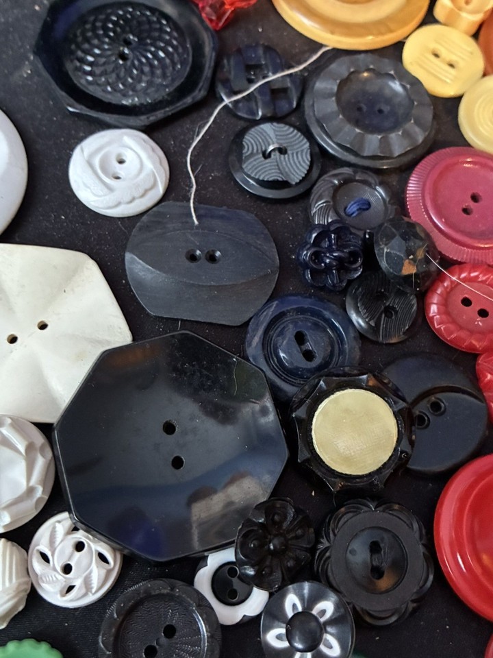 Vintage To Now Collection Of Plastic Buttons Lot 100+Variety Of Colors ...