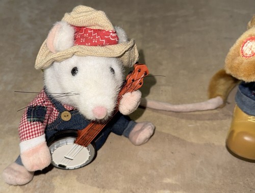 Animated Dueling Banjos Bloodhound Mouse Foot Stomping Banjo Playing ...