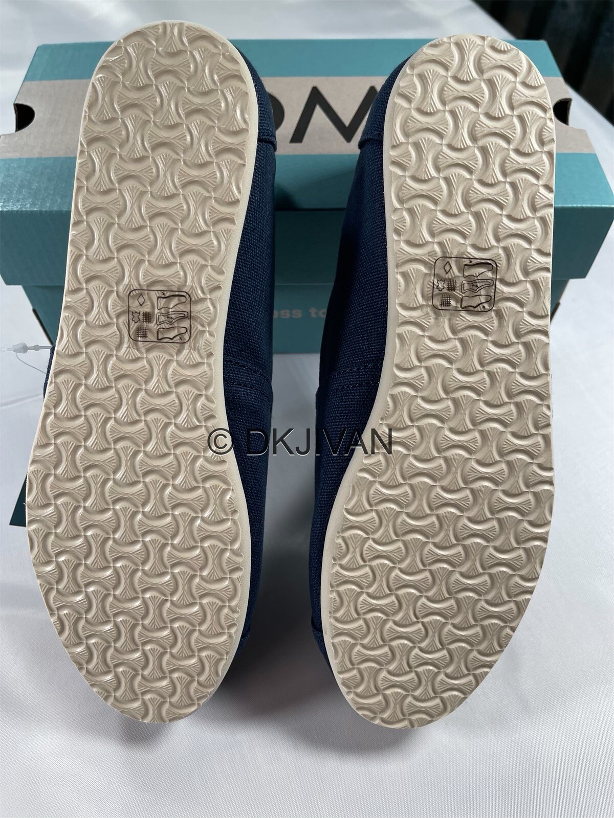 Tom%27s+Classic+Navy+Canvas+Women%27s+left+foot+7+right+foot+6.5 for ...