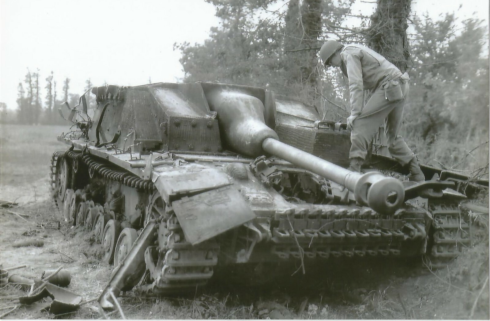 WW II Usa Photo ** Soldiers With Captured Stug III Tank .. ** | eBay