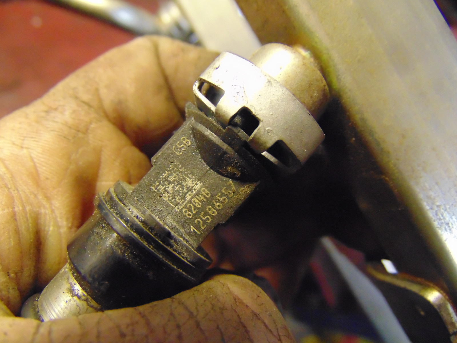 07 06 05 Saturn Relay uplander G6 malibu oem 3.5 fuel injector rail ...
