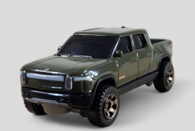 RIVIAN R1T Diorama Collectible DieCast Model Truck EV 1:64 Green LOOSE ...