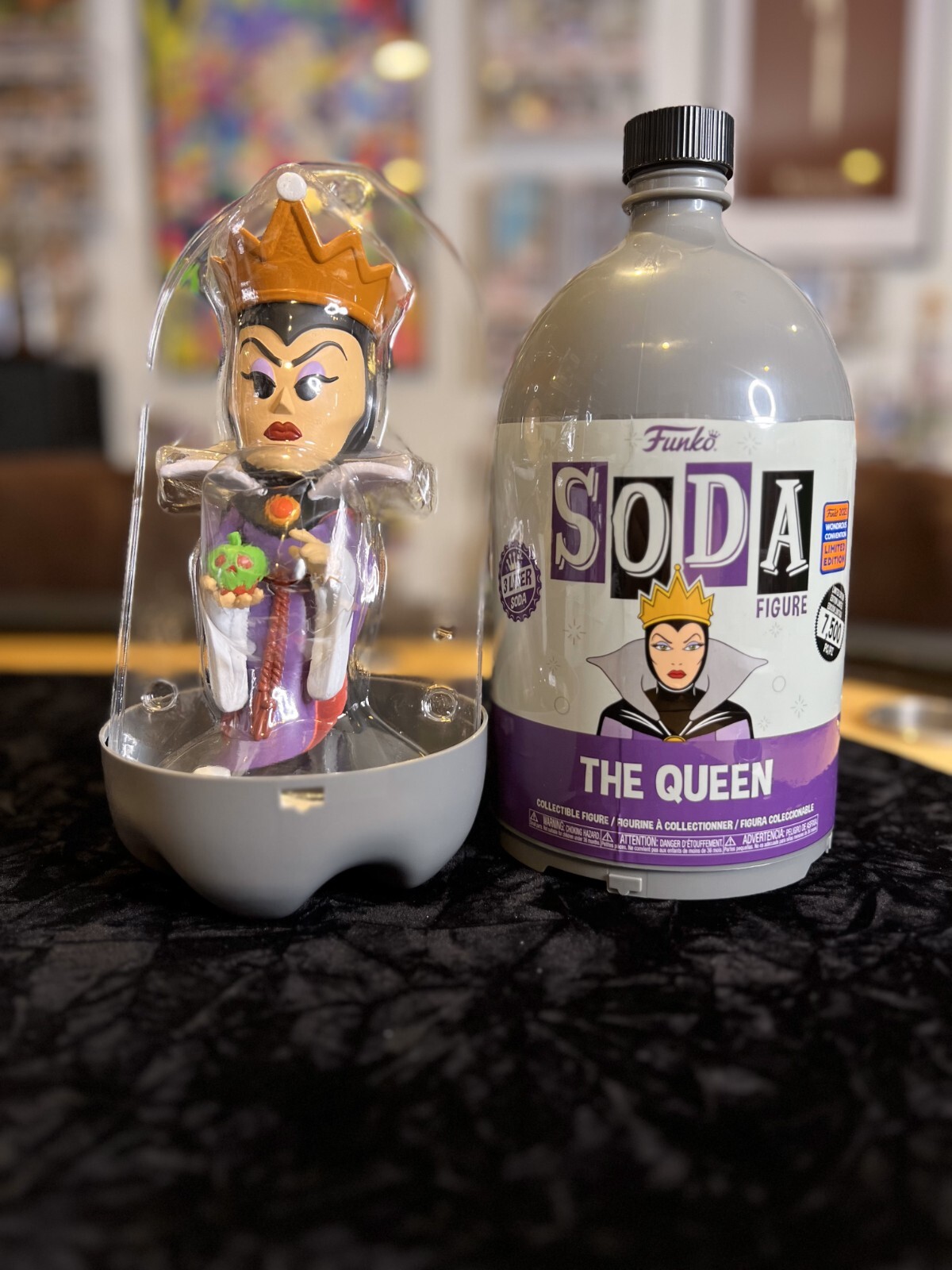 Funko Vinyl SODA 3L: Disney - The Queen Chase- Funko Store Con ...