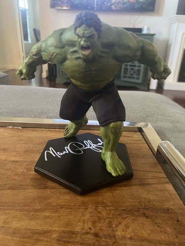 Mark Ruffalo Signed Hulk Statue Avengers Age Of Ultron Iron Studios ...