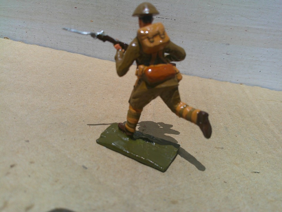 Tommy Atkins, ww1 British infantry running Trench War, painted lead ...