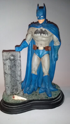 Batman mit Grabstein Tombstone R.I.P. Statue, 21 cm hoch, sehr ...