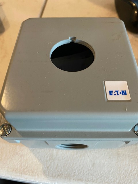 Eaton Cutler Hammer 10250TN11 Oiltight Enclosure 1 Element for sale ...