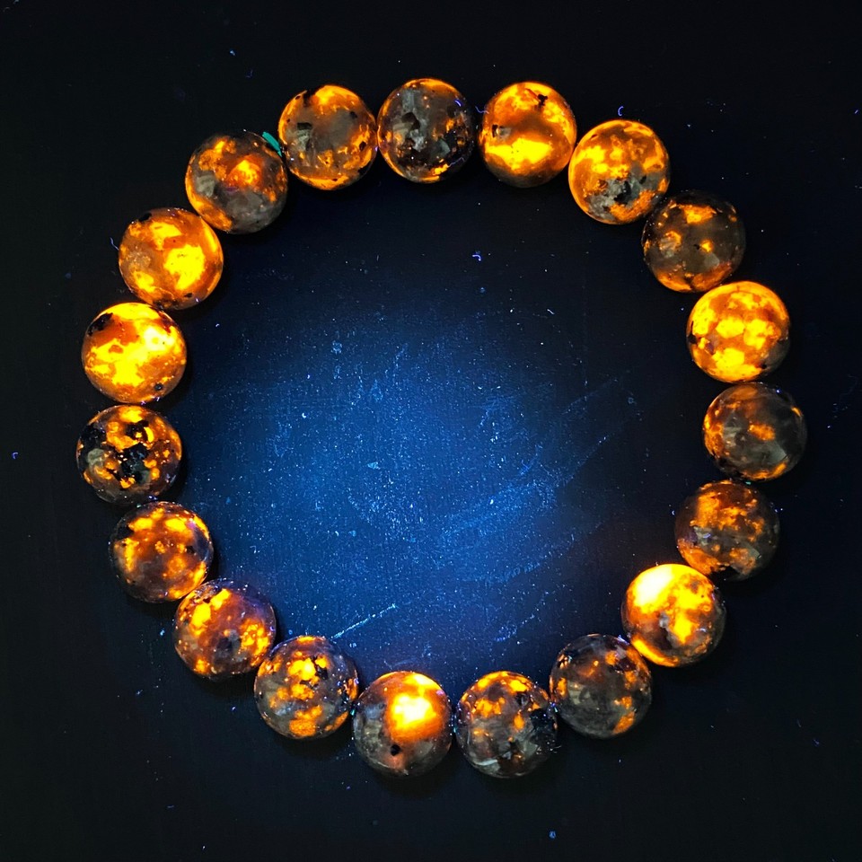 Under UV Very Bright Yooperlite Yooper Stone Lake Superior Glowing Rock ...