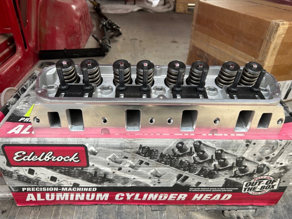 Edelbrock 60229 Performer RPM Cylinder Head complete ready Ford 289 ...