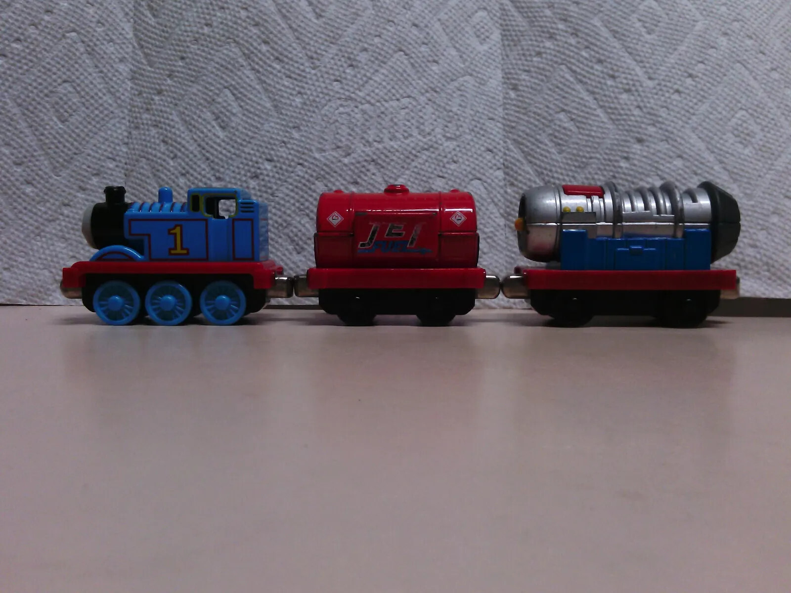 (Does Not Work) Thomas and Friends Take-Along Jet Engine Bundle Diecast ...