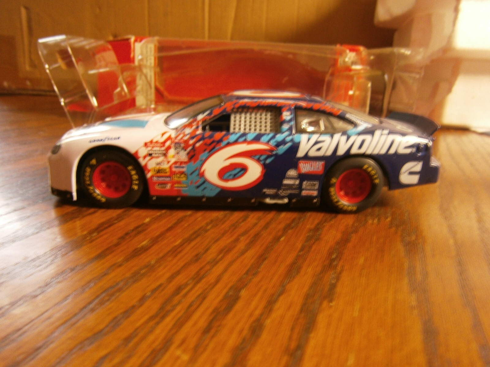 NASCAR Mark Martin #6 1:24 Scale Car Racing Champions Ford Taurus 1995 ...
