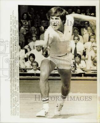 1976 Press Photo Charlie Pasarell competes at Wimbledon tennis ...