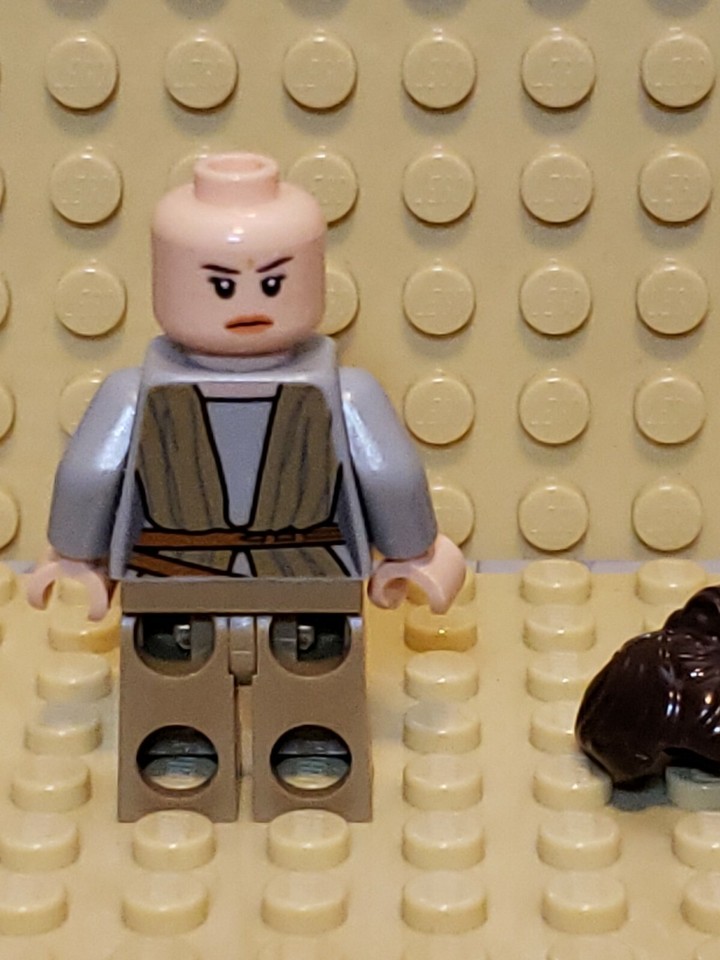 LEGO Star Wars Rey Minifigure sw0677 in sets 75099 75105 75148 75178 ...