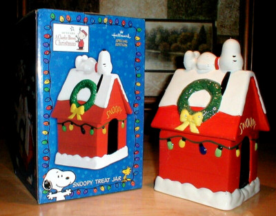 Hallmark Peanuts Snoopy Christmas Treat/Cookie Jar Ceramic Doghouse ...