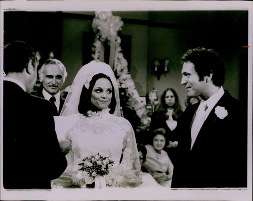 LG830 1976 Original Photo VALERIE HARPER DAVID GROH Rhoda Wedding Bride ...