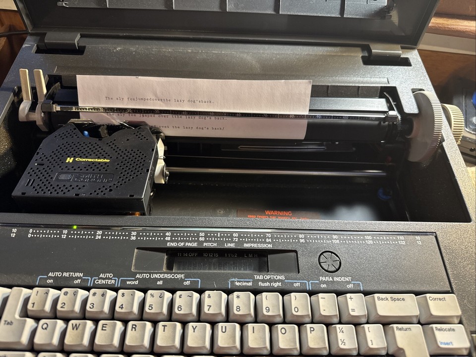 Smith-Corona Spell-Right II SD300 Electric Typewriter and Case 675 | eBay