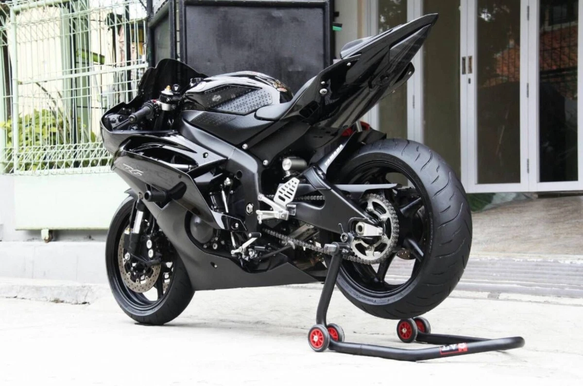 Yamaha R6 Black