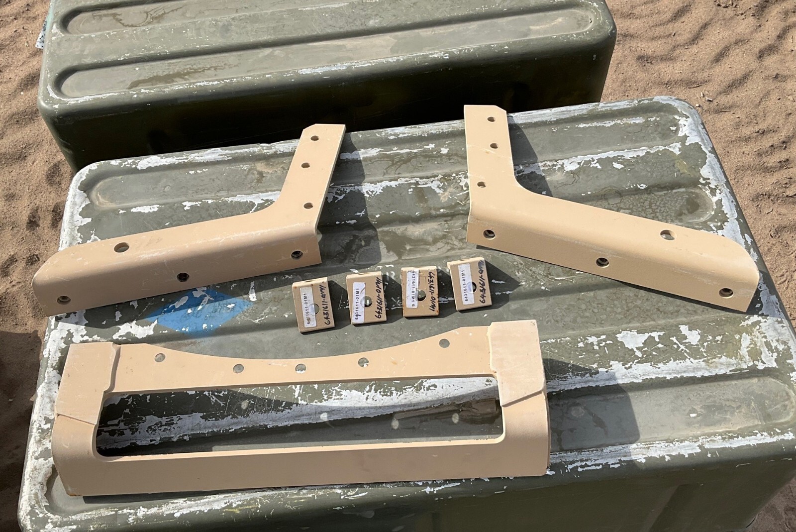 HMMWV HUMVEE 6435492-01M1 HATCH ANGLE BRACKET KIT 13014406 5340-01-568 ...