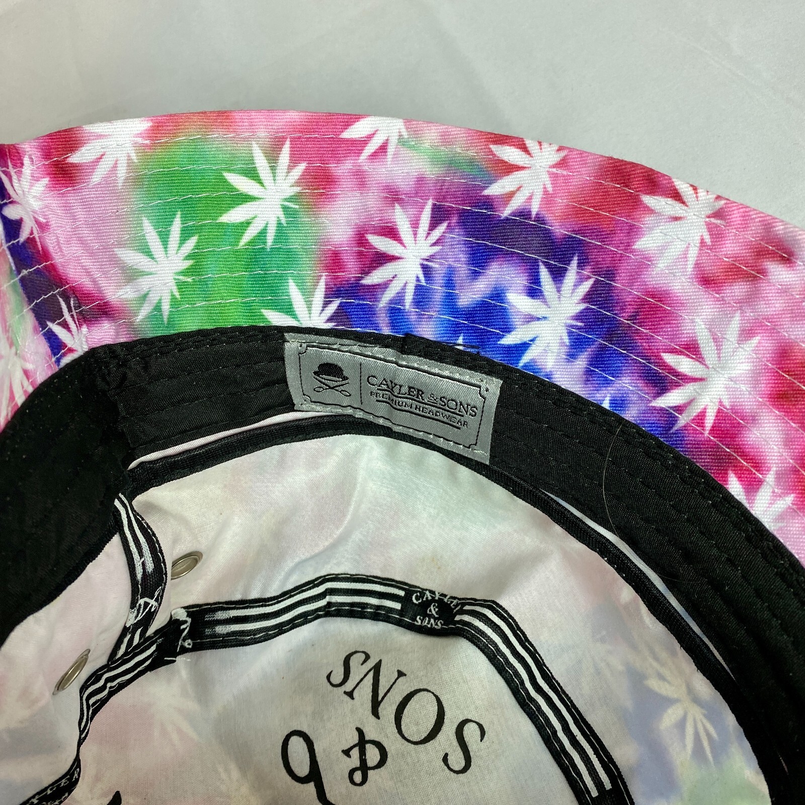 Cayler and Sons X Cheech & Chong 'Weed Leaf' Bucket Hat Size Medium (21 ...