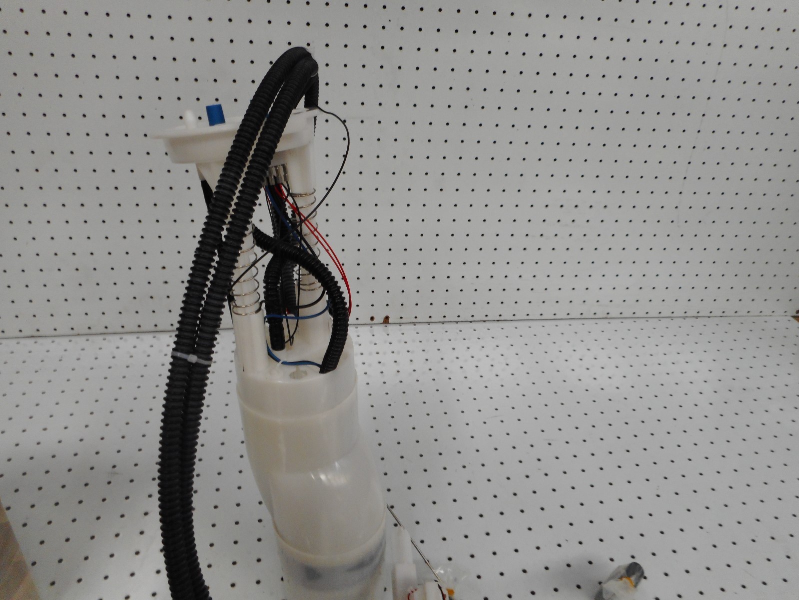 GENUINE QUALITY NEW FUEL PUMP ASSEMBLY LAND ROVER L322 2003-2005 V8 M62 ...