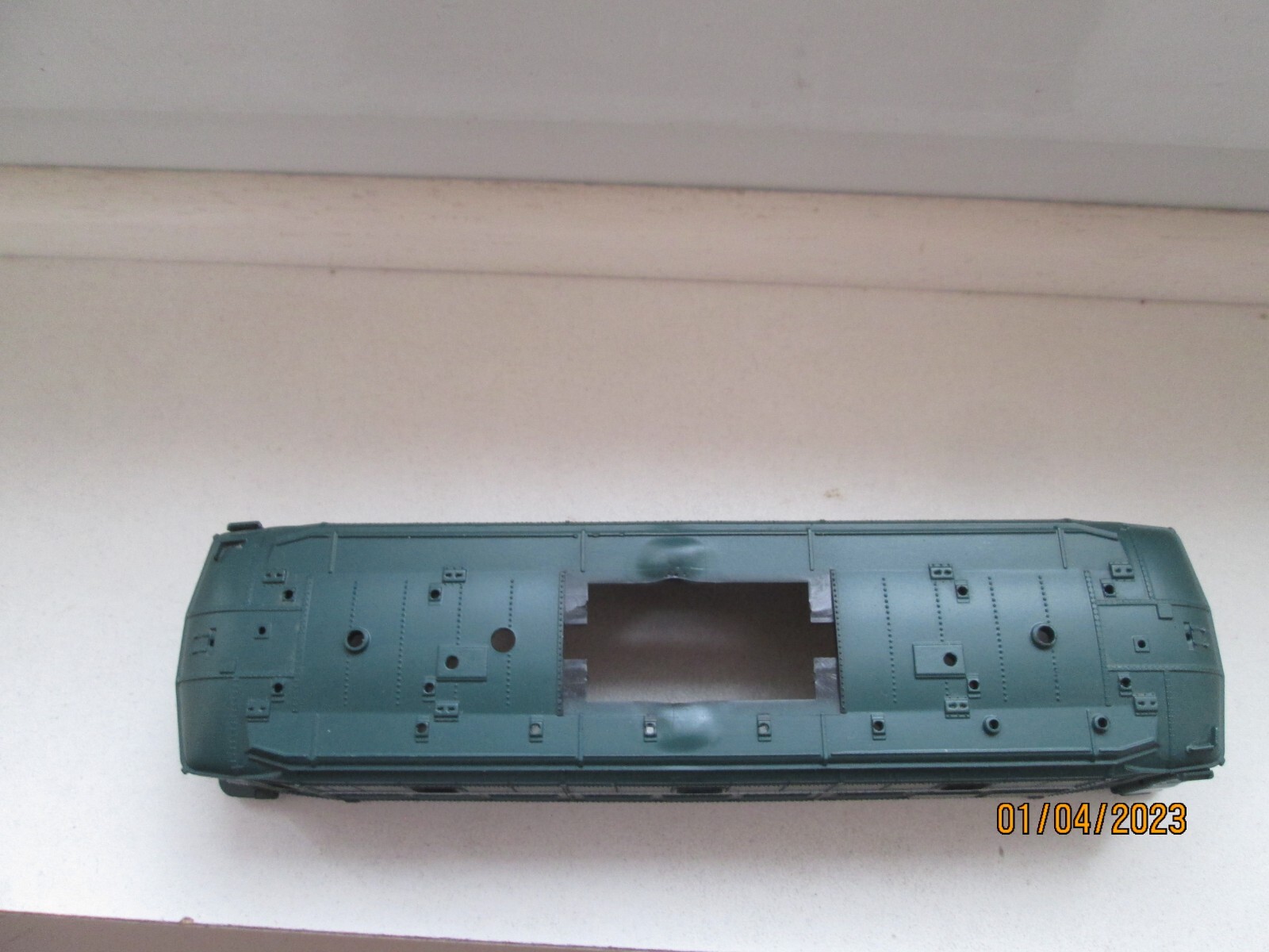 caisse locomotive bb 300 roco dans l'état et manque dé taillage et le ...