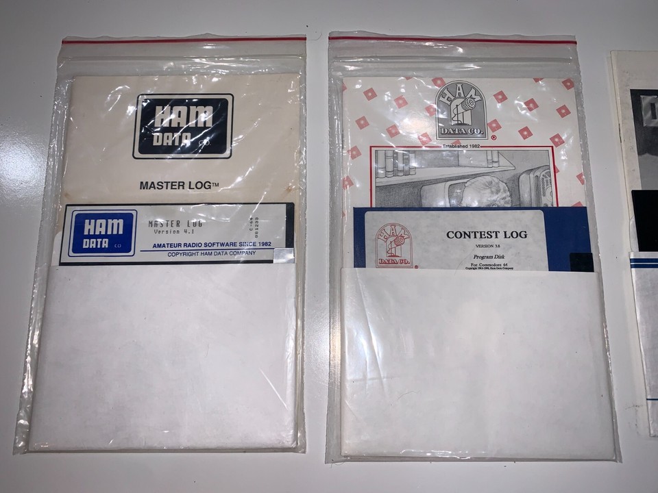 Lot of Commodore 64 Games & Applications on Floppy Disks/Carts w Super ...