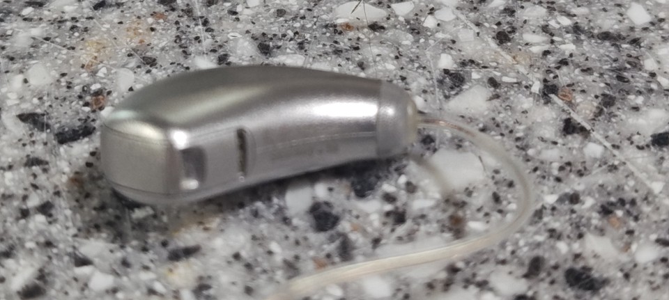 Starkey Muse I2400 BTE Bluetooth Hearing Aids In Case Free Shipping | eBay