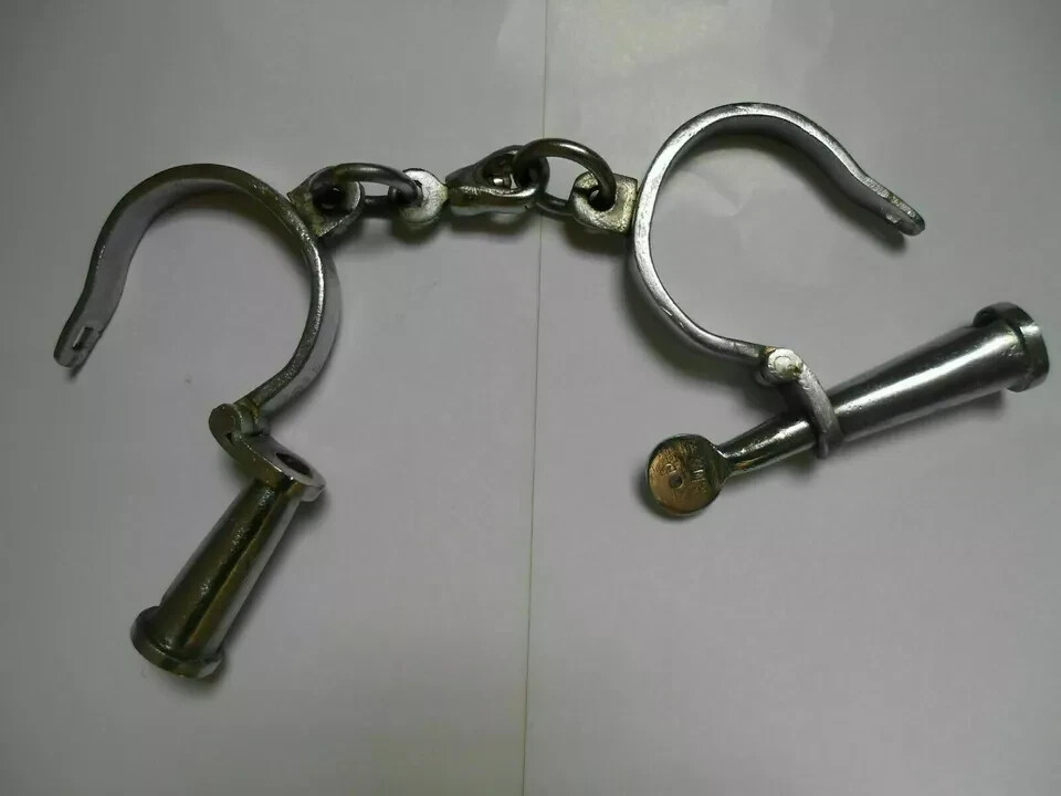 Handcuffs Vintage Style police Shackles-Props Iron Handcuff with key ...