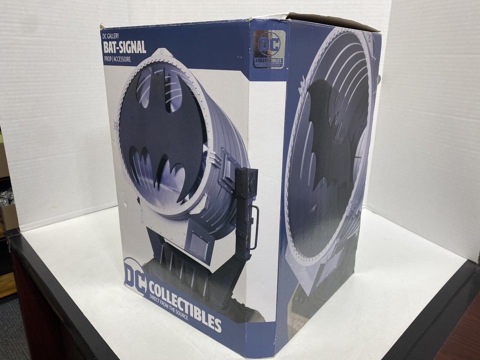 DC Direct Bat Signal Prop Replica Limited Edition - Batman Symbol Light ...