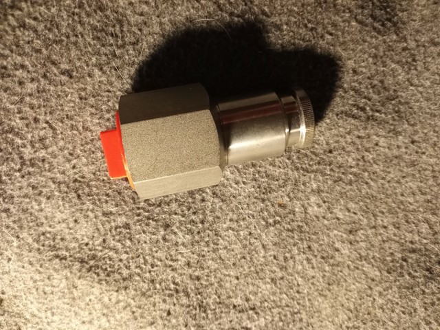 Swagelok SS-QTM8-D-16PF PTFE Quick Connect Stem w/Valve 1" FNPT. QTY 2 ...