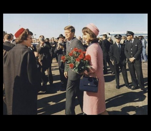 John F Kennedy + Jackie Dallas Arrival PHOTO Red Roses Assassination ...
