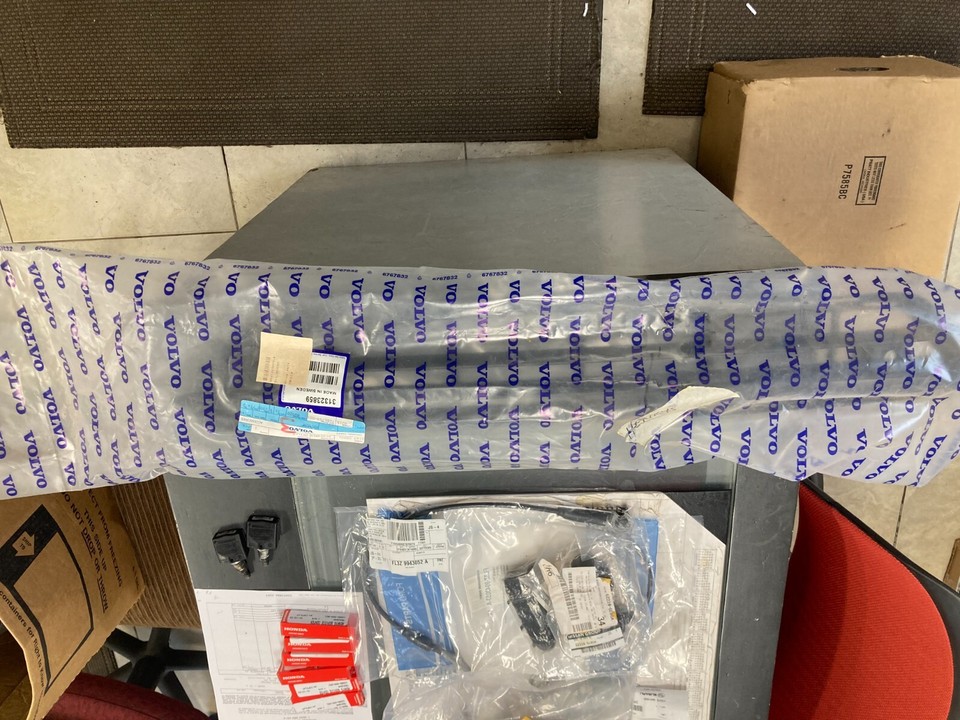 NEW VOLVO V60 FRONT BUMPER LOWER GRILLE 31323859 ORIGINAL | eBay