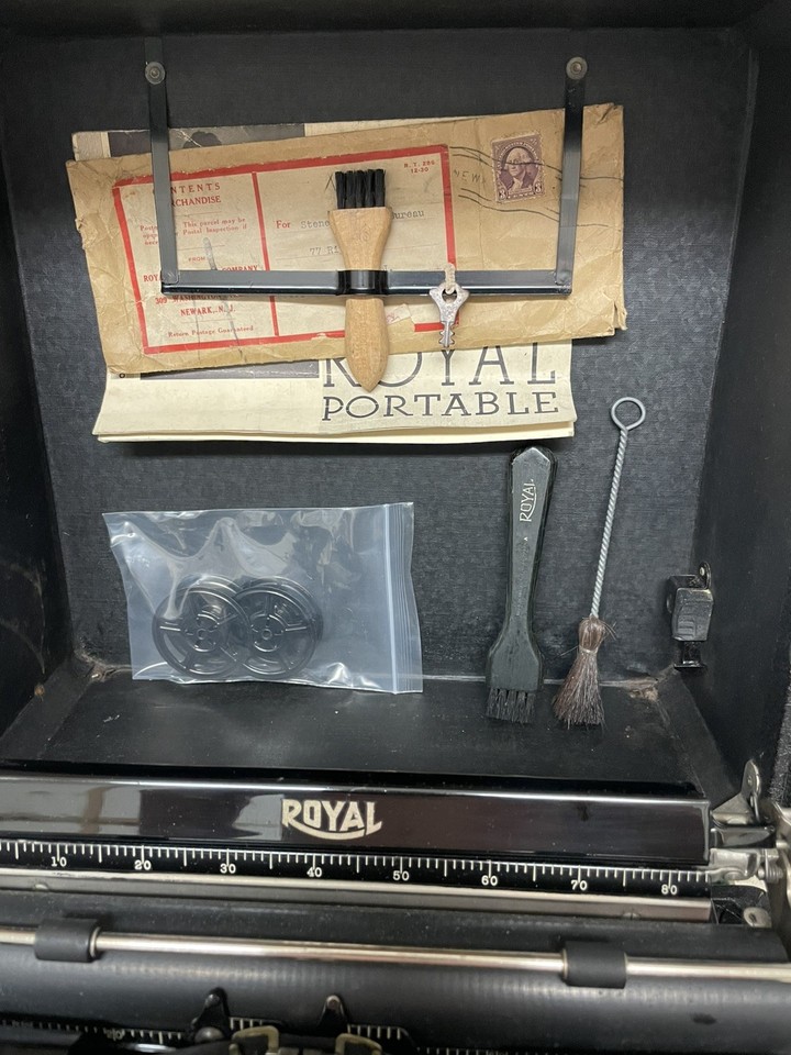 1935 Royal Model O Typewriter. Clean! W/ Case, Manual, Brushes, Key ...