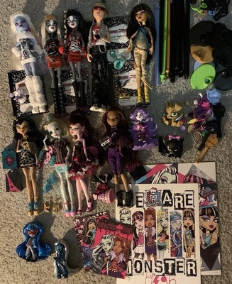Monster high Lot Of 9 With Stands, Posters And Accessories MH Figures ...
