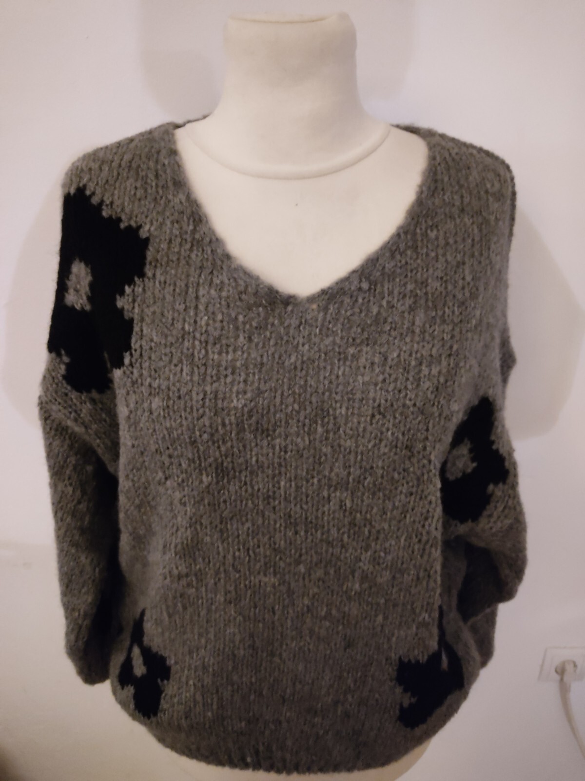 MADE IN ITALY schöner Pulli m. eingestrickten Blumen Gr. 38 40 42 NEU ...