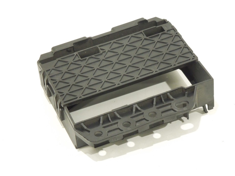 VW Passat 3C B7 Central Convenience Module Mounting Bracket 3C0907348B ...