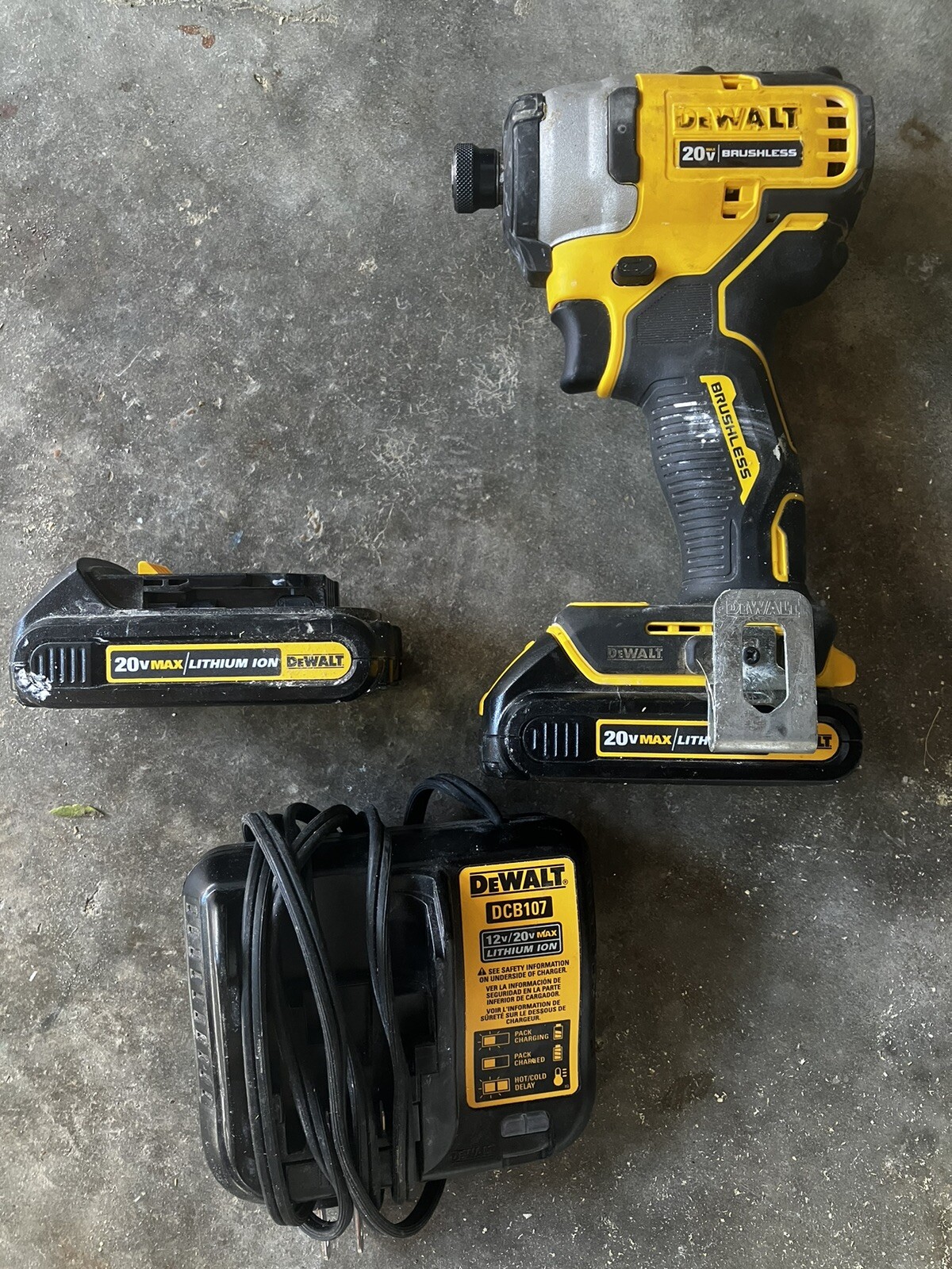 DEWALT DCF809 ATOMIC 20V MAX Impact Drill, Two Batteries, and Charger ...