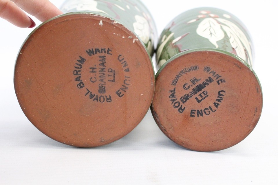 2x Vtg ROYAL BARUM WARE Branham WINTER BERRIES Green Ceramic VASES 14 ...