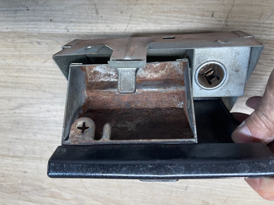 1970 CORONET NON RALLYE B-BODY ASH TRAY NEEDS RESTORATION NOT FOR ...