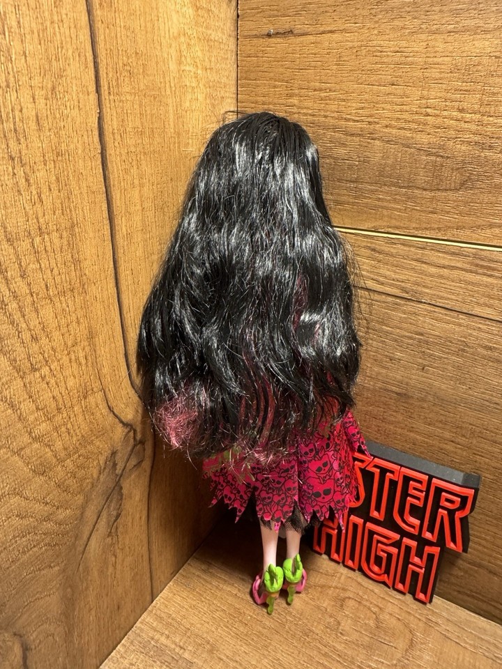 Monster High Scary tales snow Bite Draculaura | eBay