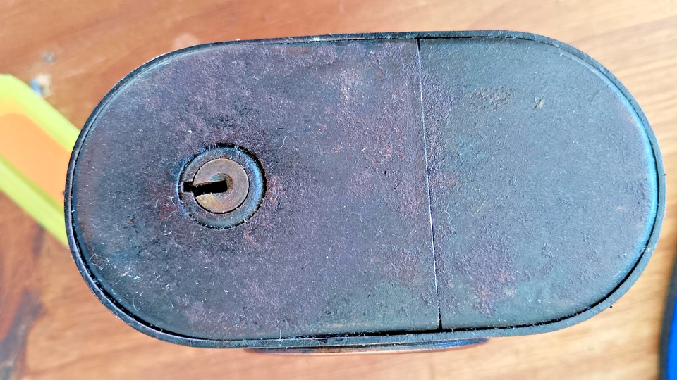 VINTAGE MONEY BOX / COIN BANK RARE POST OFFICE SAVINGS BANK COMPLETE ...