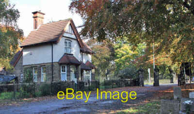 Photo 6x4 The cottage by the cemetery gate Kingston upon Hull c2008 ...