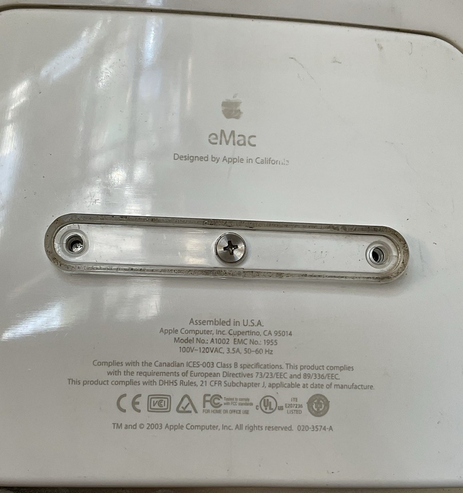 Apple eMac Model A1002 1 GHz PowerPC G4 640MB All in One Desktop ...