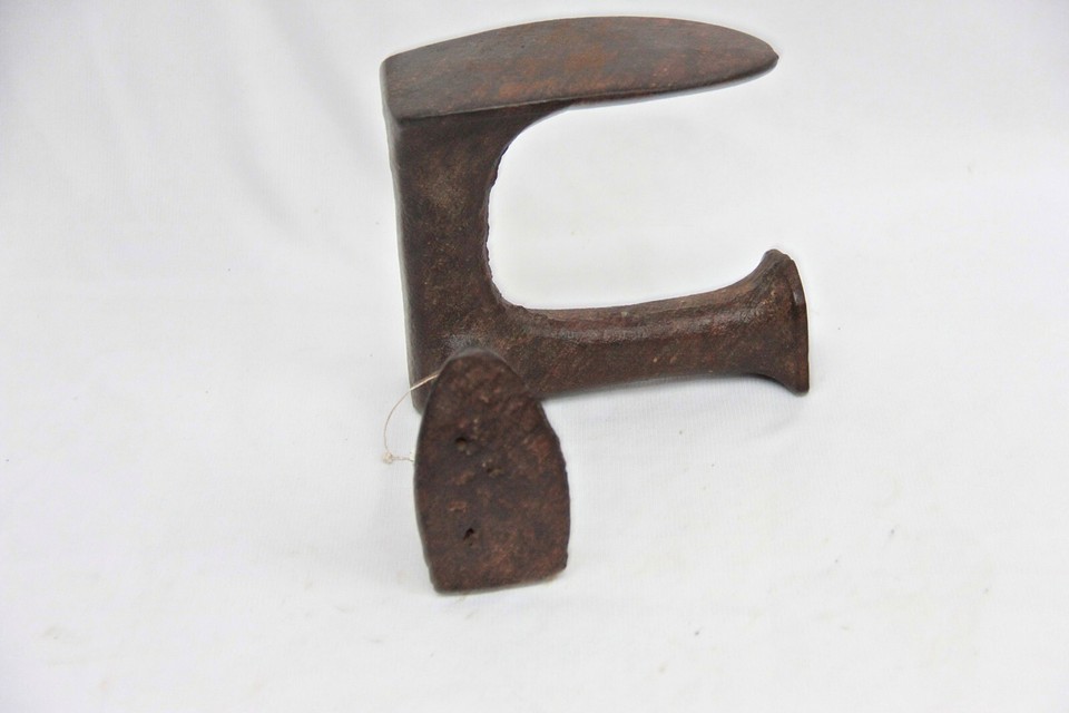 Old Cast Iron Three-Footed Cobblers Shoemaker Anvil Tool- Authentic ...